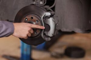 Popping Noise When Braking: 8 Main Causes And Solutions!
