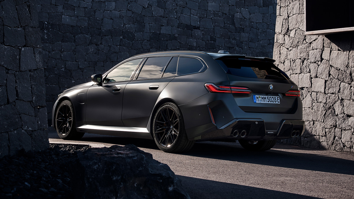6 Ways the 2026 BMW M5 Touring Price Increase Boosts Safety and Savings ...
